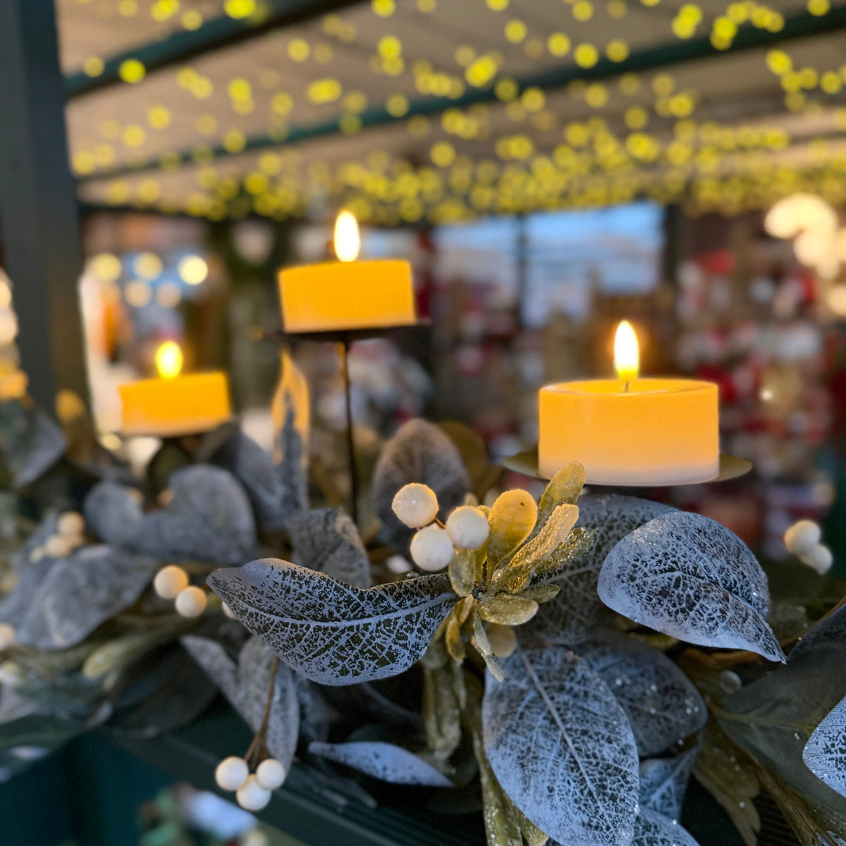 Frosted Eucalyptus and Mistletoe Table Decoration – Southwood Christmas ...